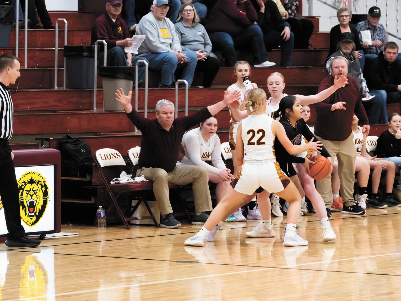 LA GIRLS FALL IN QUARTERFINALS