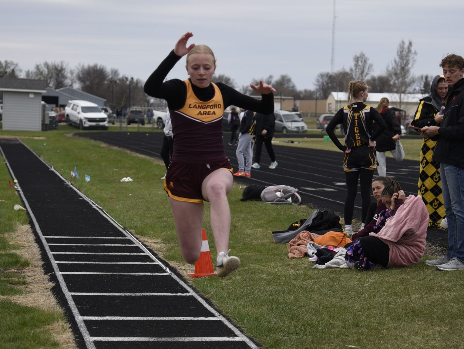 LA TRACK SQUAD IN ACTION IN PAST WEEK