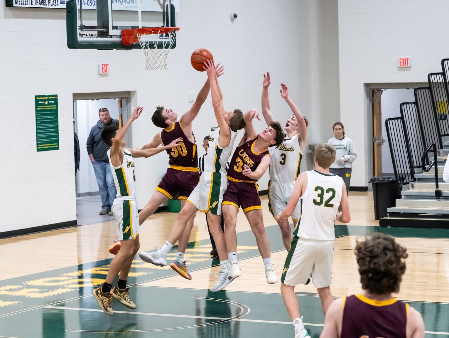 PATS STOP LIONS IN 1B